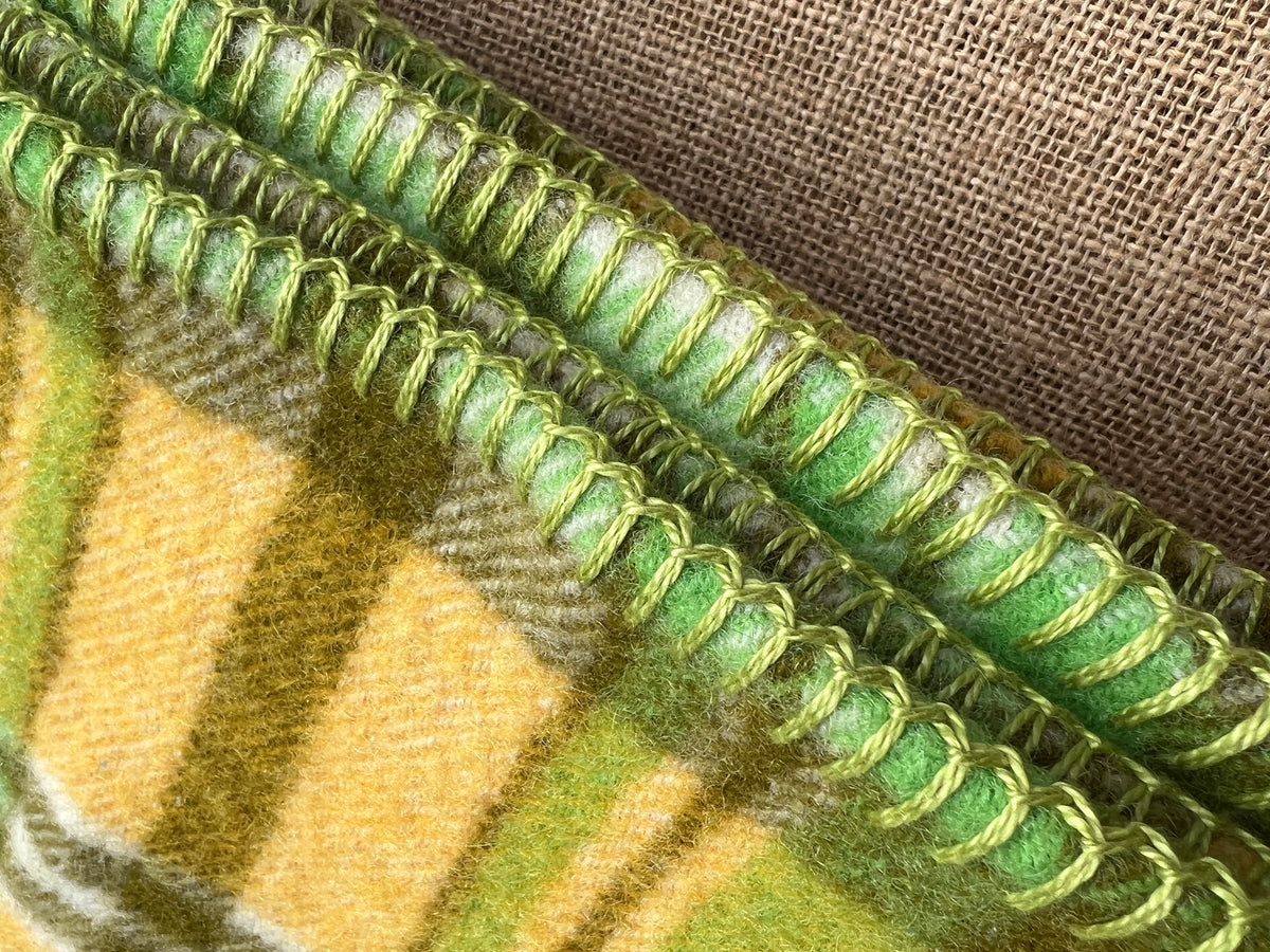 Thick and bright RETRO Star! SINGLE Onehunga New Zealand Wool Blanket ...