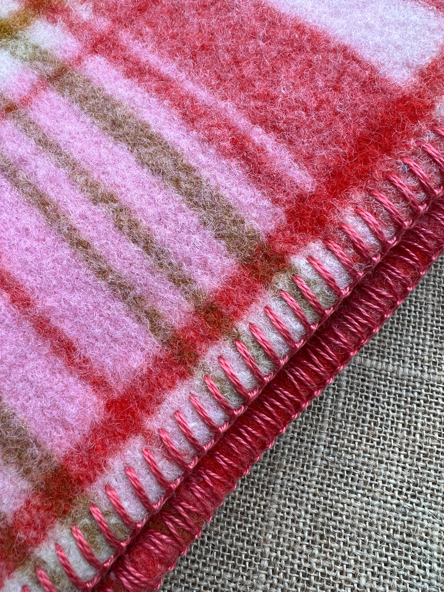 Rockabilly Pink SMALL SINGLE/THROW Pure Wool Blanket - Retro bright ...